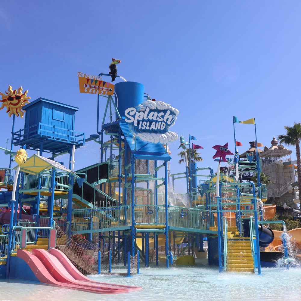 Six Flags Magic Mountain & Hurricane Harbor - Santa Clarita CA
